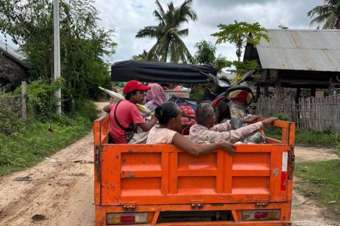 Airstrikes force 8,000 to flee in Salingyi Township - ENG.MIZZIMA.COM