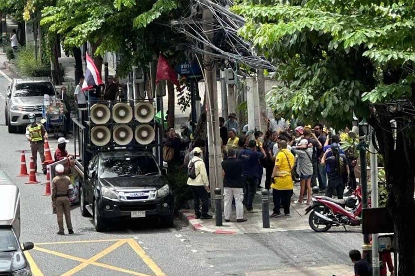 Thai nationalists stage protest against a surge in Myanmar migrants to ...