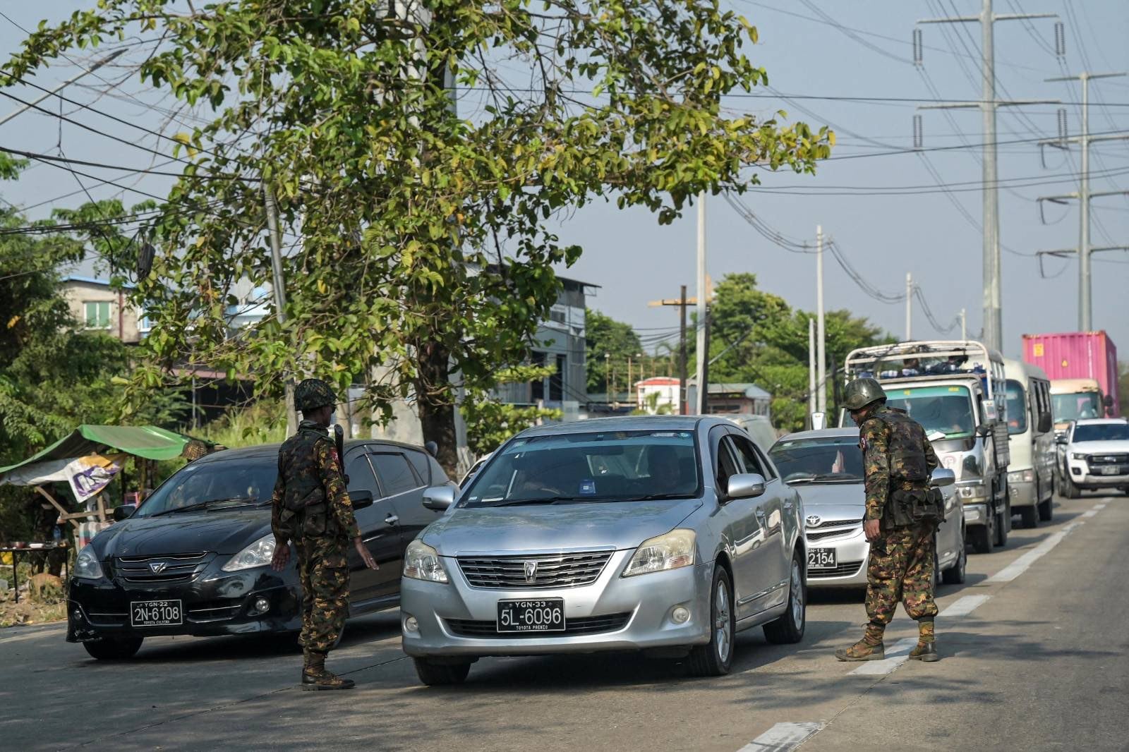 Urban guerrilla forces hit junta security gate and administrative office in Yangon - ENG.MIZZIMA.COM