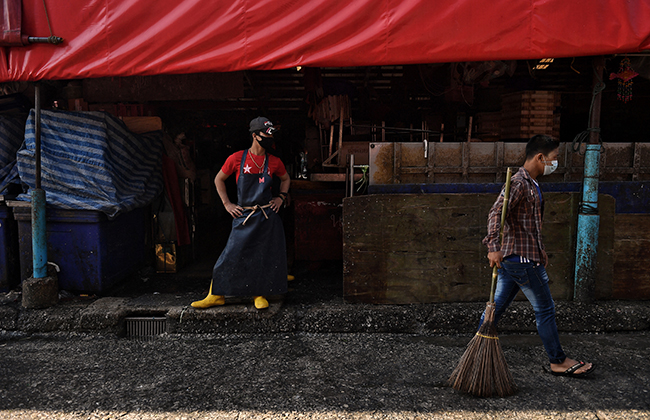 Myanmar migrant workers in Thailand face wage disparities and exploitation - ENG.MIZZIMA.COM