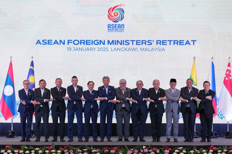 Press statement by Chair of ASEAN Foreign Ministers’ Retreat calls for ...