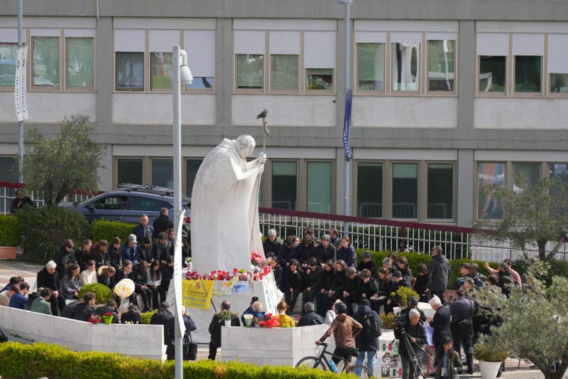 Burmese Canadians deliver over 1,000 signatures opposing Burma’s sham ...