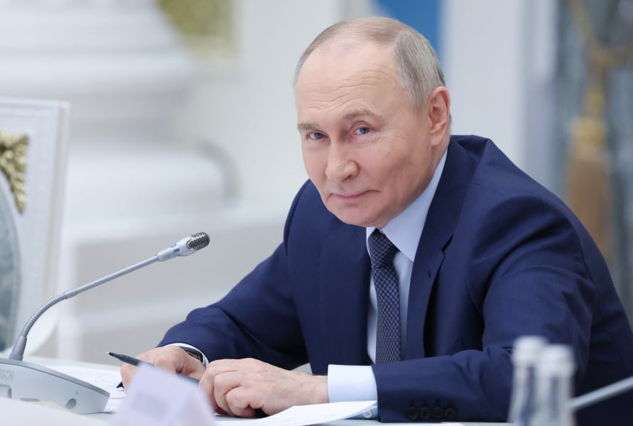 Trump says Putin 'playing with fire' as sanctions pressure grows - ENG ...