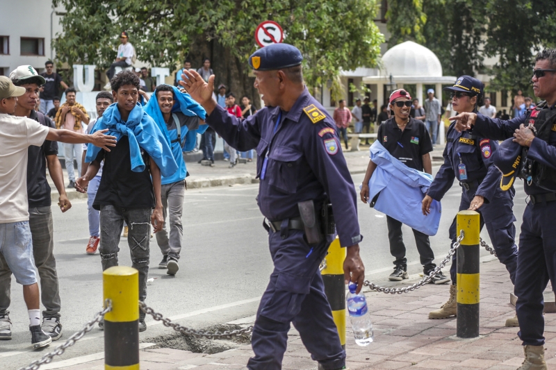 Tiny shifts seen in divided ASEAN's approach to Myanmar - ENG.MIZZIMA.COM
