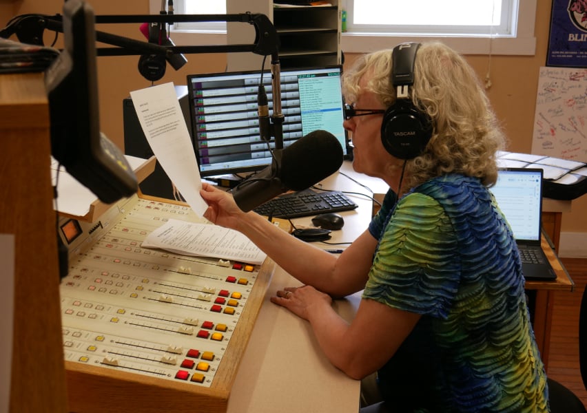 US public radio fights for survival after Trump funding cuts - ENG ...