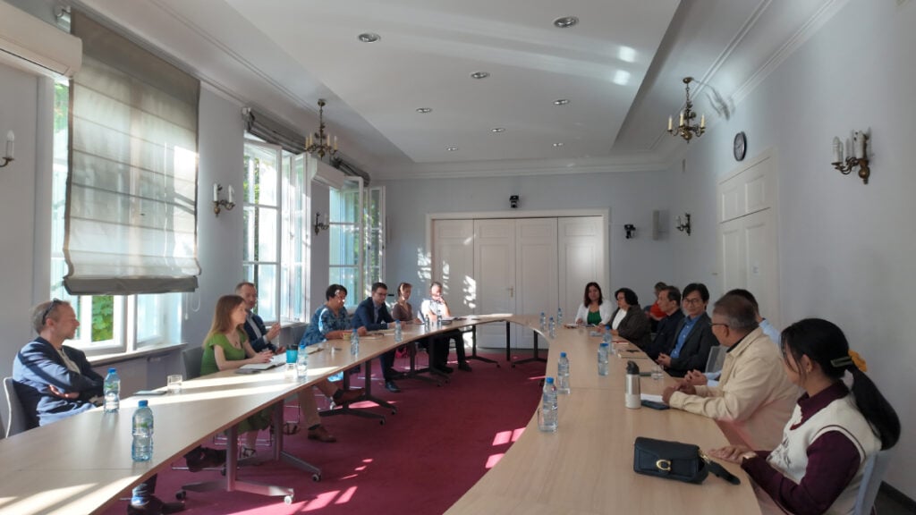 Myanmar independent media delegates share reporting challenges on ...