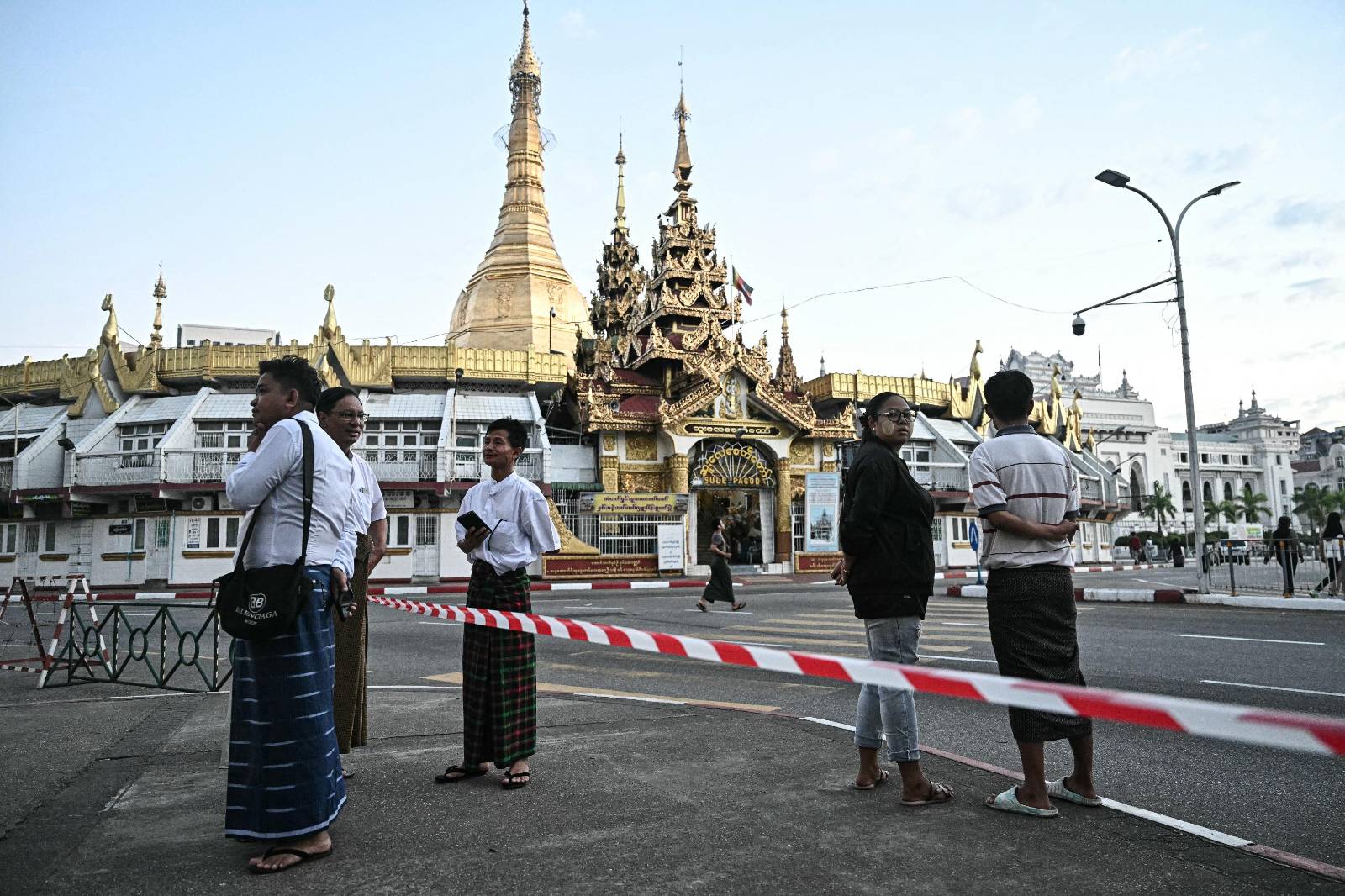 Sparse turnout reported as Yangon voting centres remain vacant - ENG ...