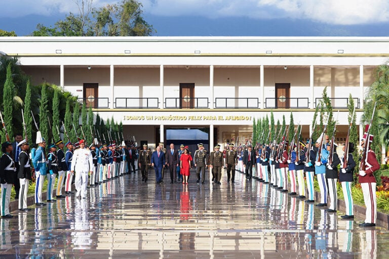 Venezuela military, police pledge loyalty to interim president - ENG ...